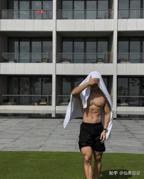 186cm肌肉体育生，起床照片曝光这也太诱人了！ - 知乎
