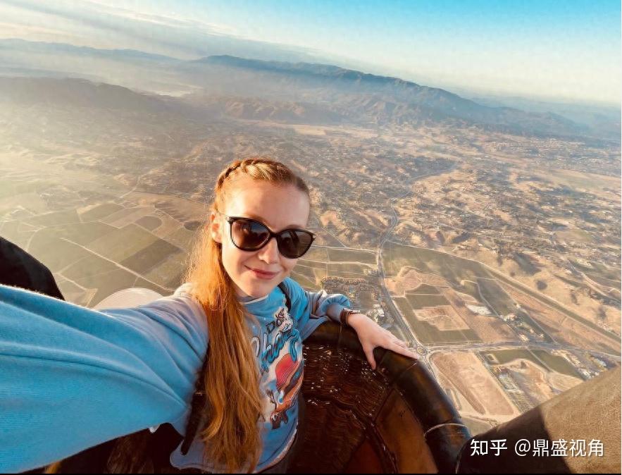 德艺双馨女演员艾米丽·布鲁姆(Emily Bloom)，天生丽质的邻家女孩 - 知乎