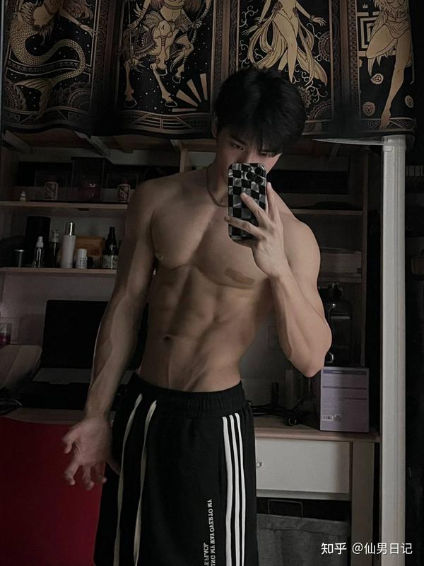 186cm广西男大学生，现在的00后腹肌这么硬吗…… - 知乎