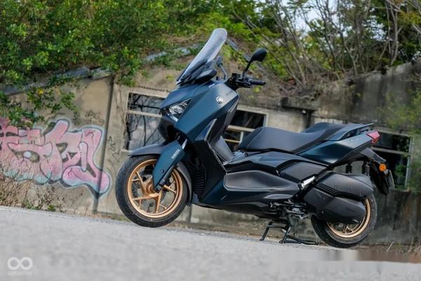 高科技傍身 2023款雅马哈Xmax300 试驾 - 知乎
