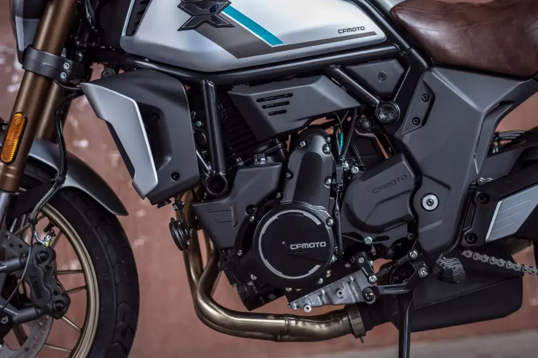 如何评价春风动力新发布的clx700复古摩托车？ - 知乎