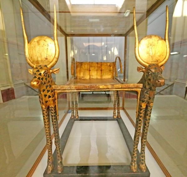 埃及国家博物馆，馆藏文物(2)图坦卡蒙层层嵌套黄金棺、香水瓶、椅床等家具、珠宝首饰【200多幅图】 - 知乎