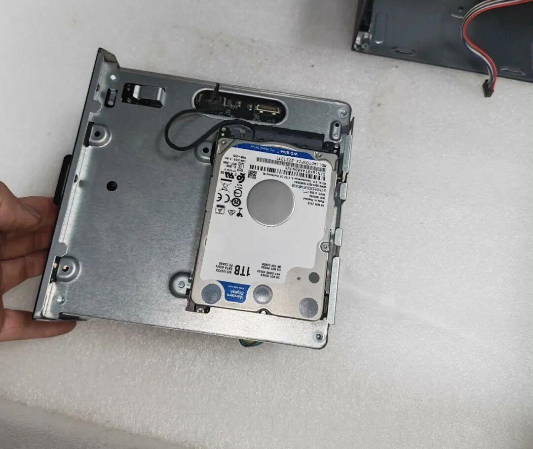 海鲜市场大量流deskmini H310,只要两张原生支持8-9代U，可以魔改BIOS上至强 - 知乎