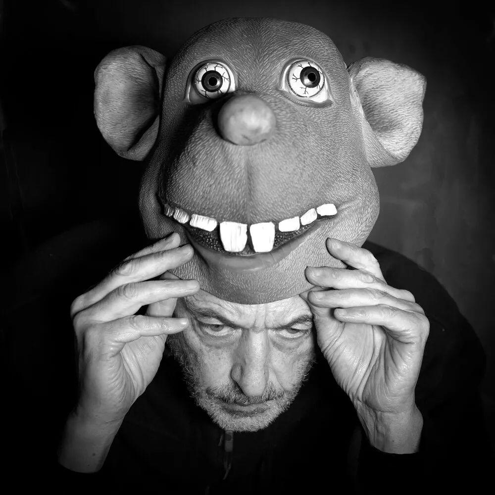 Roger Ballen | 全集：这里没有我们可以参考的世界（或有不适，谨慎阅读） - 知乎