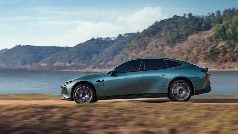 比特斯拉降完价更便宜，全新小鹏P7续航或超700km，没800V也行？ - 知乎