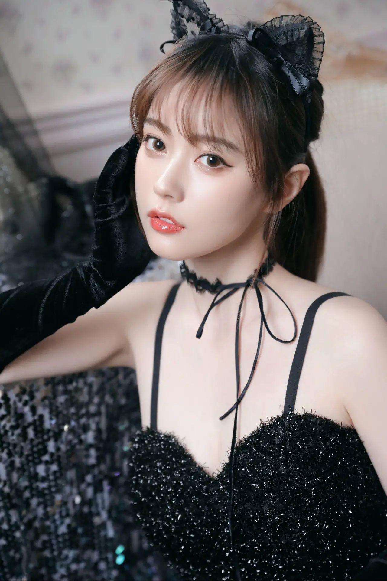 美女 瞄一只可爱的小野猫 知乎