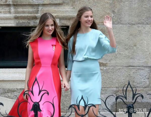 索菲亚再也不是姐姐的“影子”了！活动造型气质又端庄，圈粉无数 - 知乎
