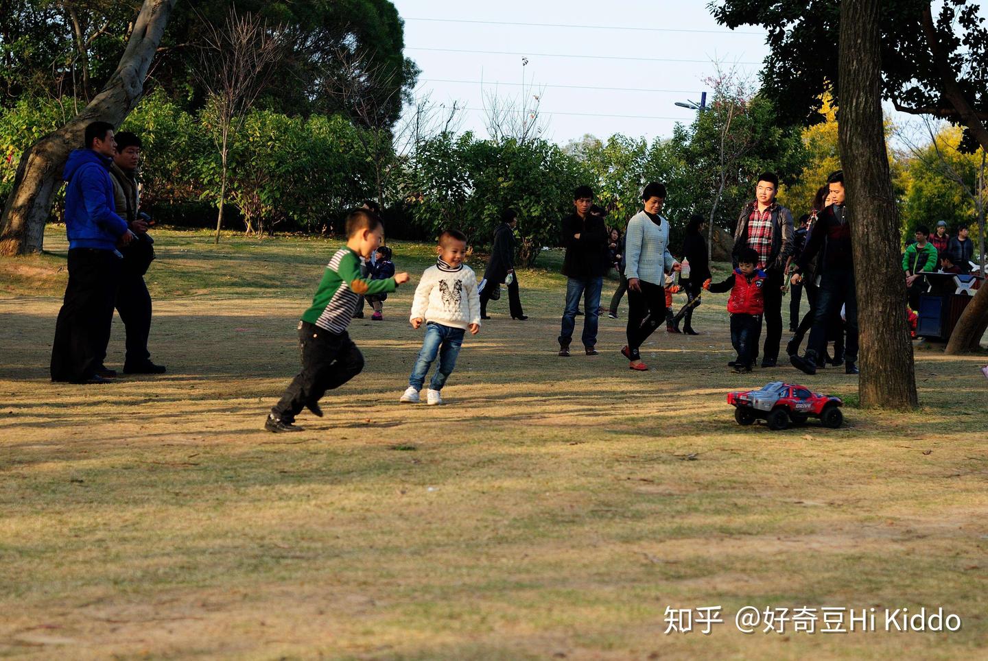 “在周末”是 AT the weekend 还是 ON the weekend? - 知乎