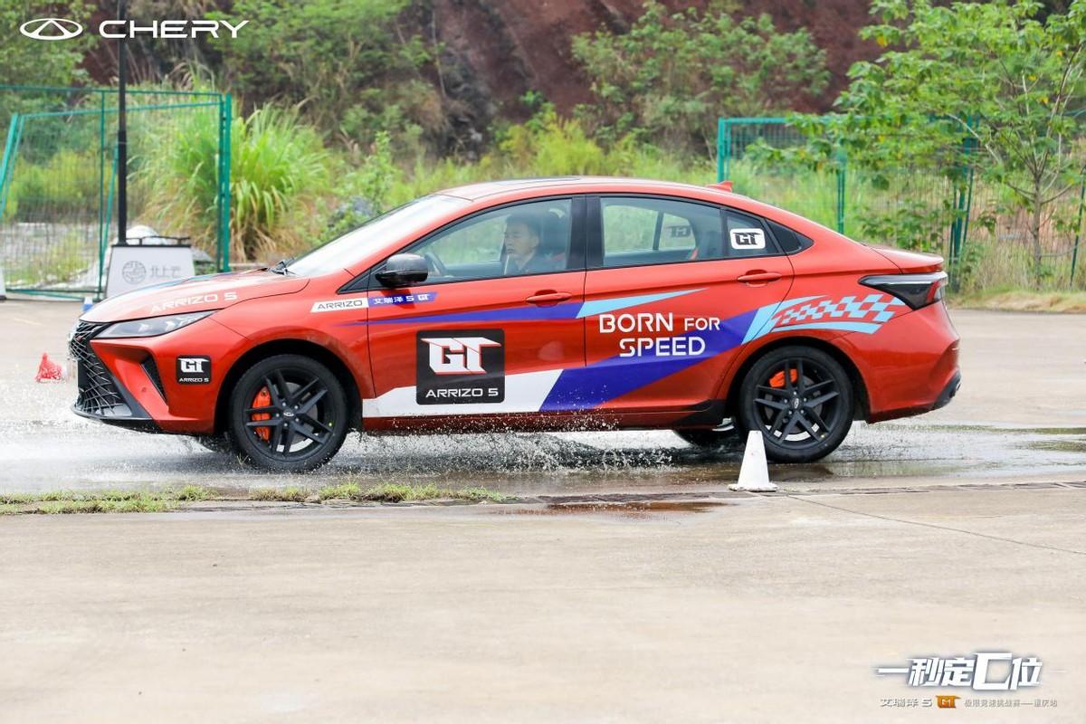 试驾奇瑞艾瑞泽5 GT：加速给力、弯道惊喜，还能玩弹射起步 - 知乎