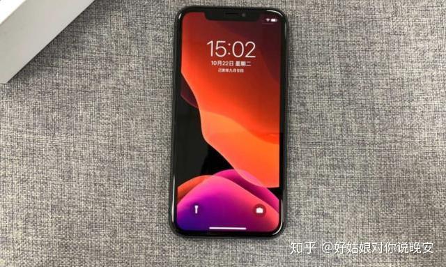 想换一部手机用三四年，请问现在应该入手mate40还是iPhone11？