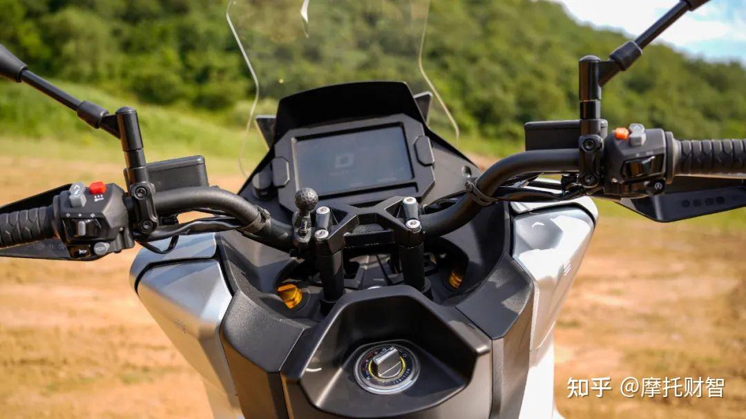 可以硬刚本田ADV350的旅行多面手—33980元光阳X350静态测评 - 知乎