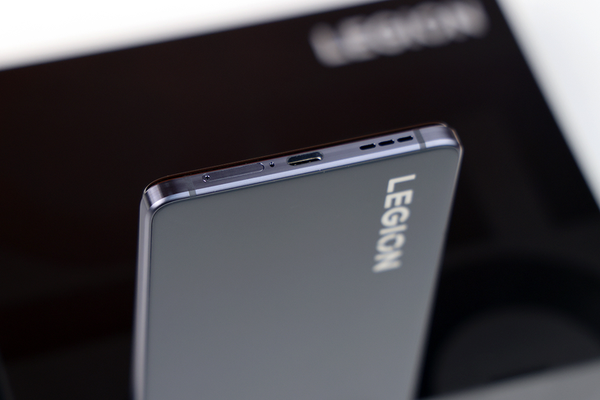 轻薄外观下隐藏着澎湃的性能 拯救者Y70评测 - 知乎