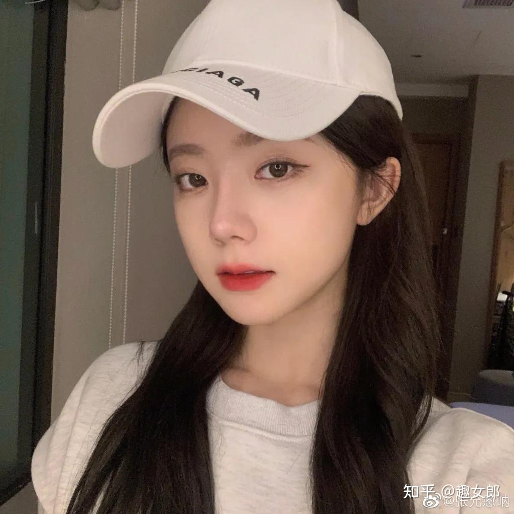 长相超萌的高人气正妹！小露酥胸就很吸睛，圆圆脸蛋好可爱 知乎