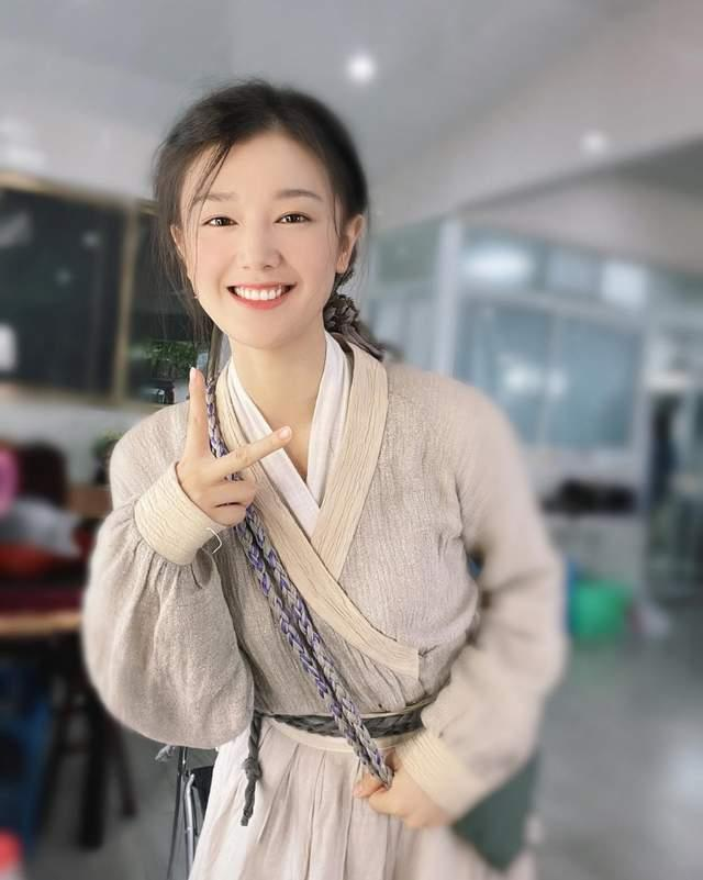 《完蛋，我被美女包围了》演员介绍(附DY号) - 知乎