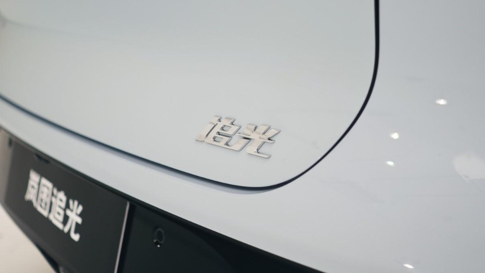 岚图追光和蔚来ET7价格差10万，除了激光雷达，什么都不差？ - 知乎