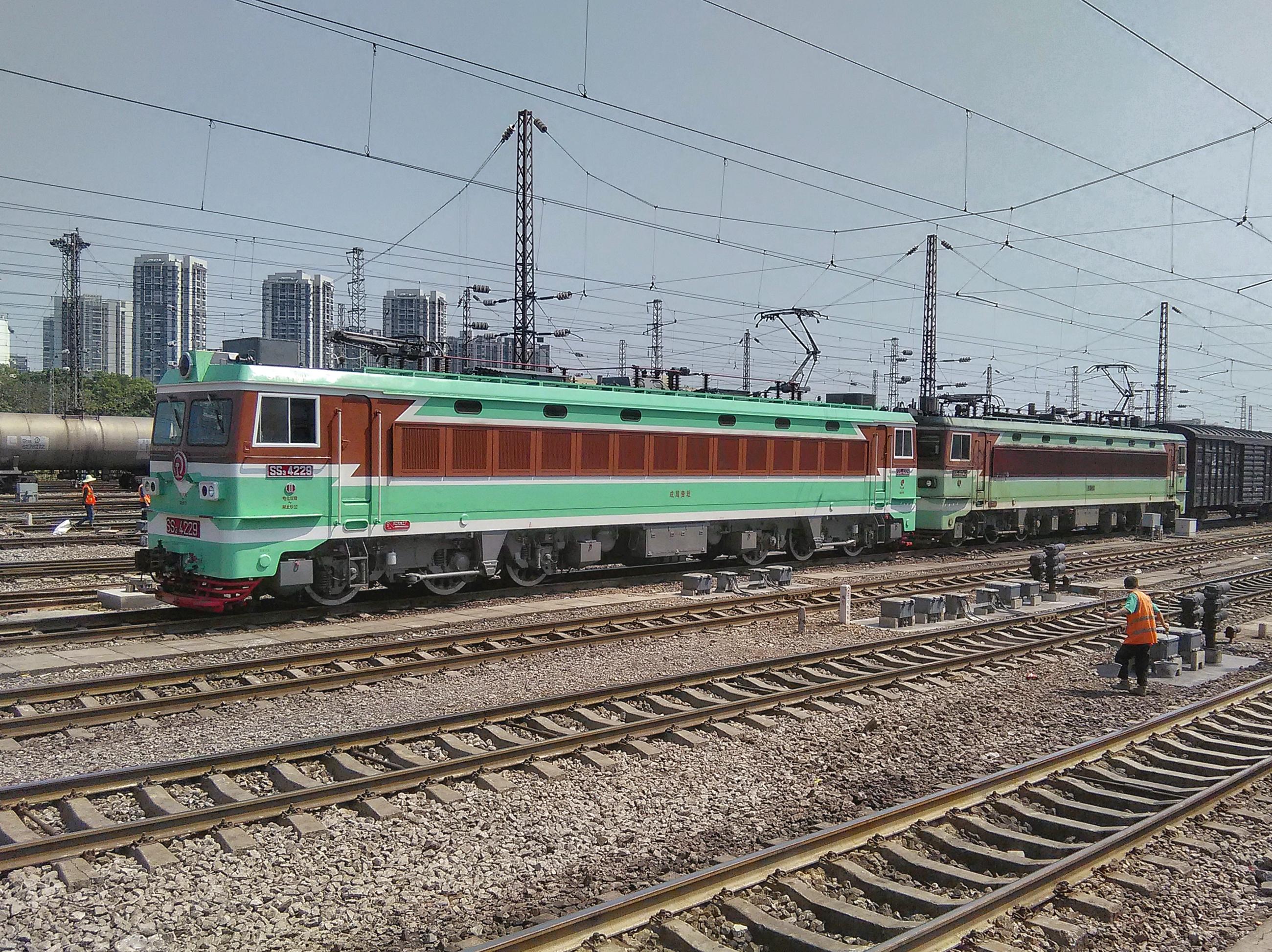 【科普】画风不同而殊途同归——浅谈SS3和小SS3B的重联插座 - 知乎