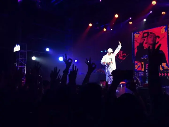 Jony J刚在成都演出完，就出了新歌，ft. 上海地下说唱传奇Cee - 知乎