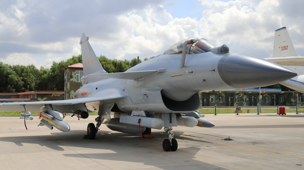 顶着过渡型标签！中国歼-10B战斗机，为何屡屡成为出国军演的主力 - 知乎