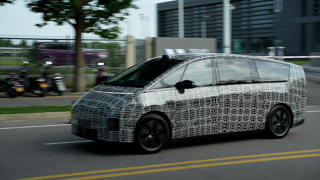 外观神似高铁车头？理想全新MPV曝光 基于800V平台打造！ - 知乎