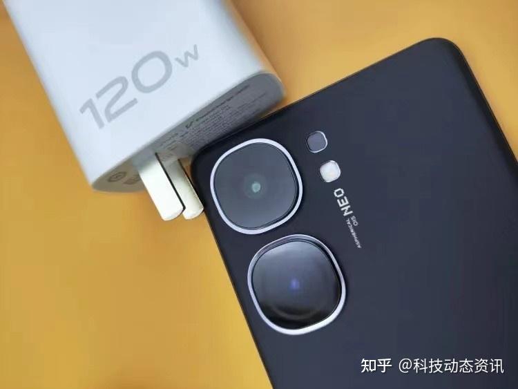 第二代骁龙8、索尼IMX920，12GB+256GB仅2299元，性价比沦为红米