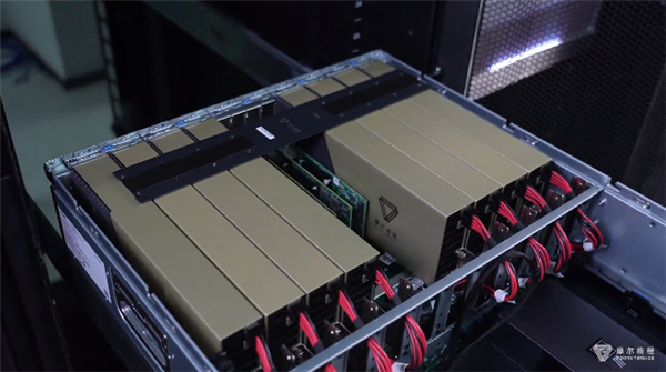 专为大模型打造！摩尔线程发布智算加速卡MTT S4000：支持48GB显存 - 知乎