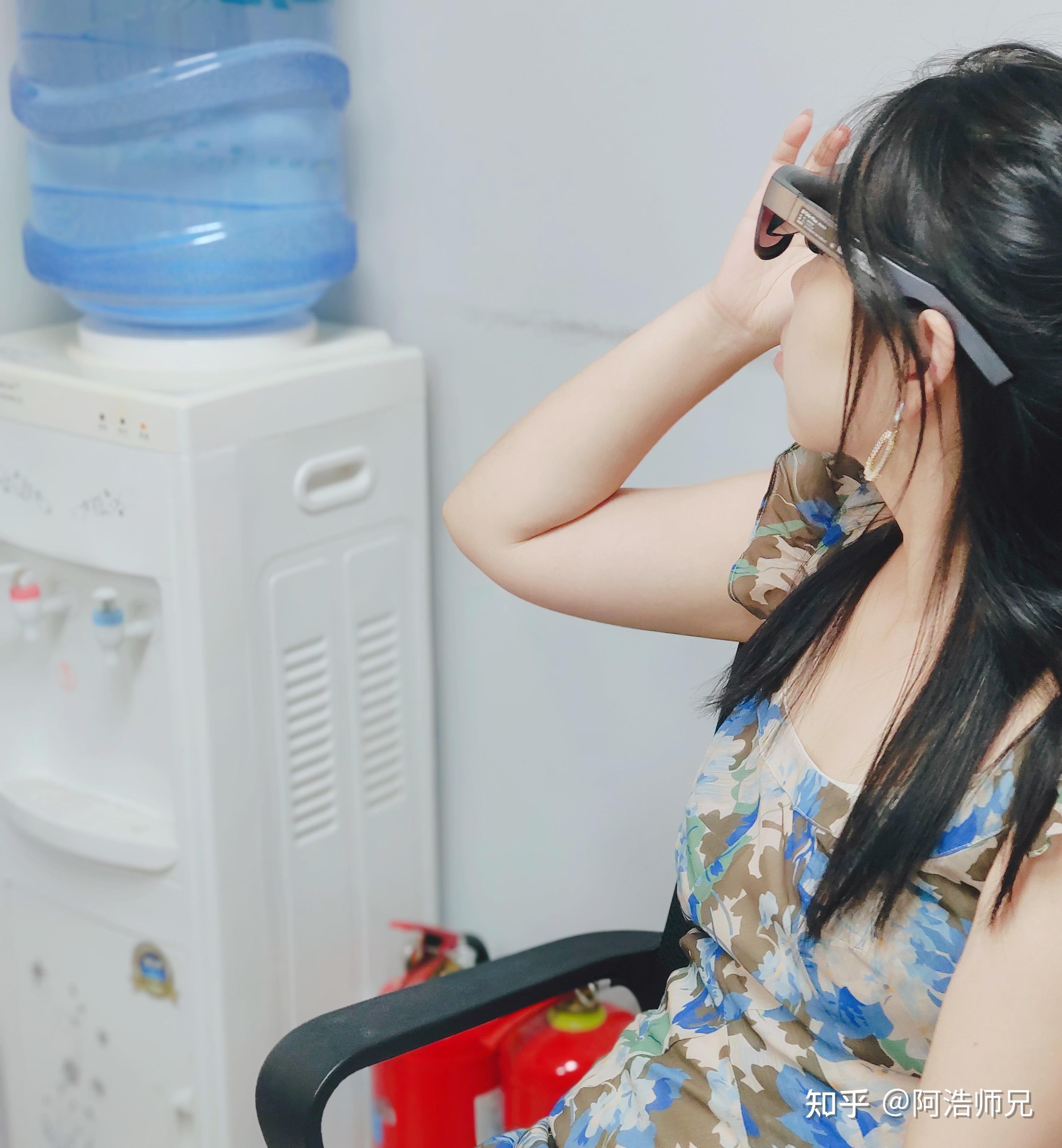 对于AR眼镜体验上和VR有什么不同？2023年观影、游戏玩家更建议入手VR还是AR智能眼镜？如何评价雷鸟新品Air Plus？