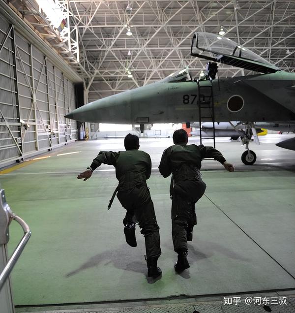 拦不住的无人机，BZK005穿越宫古海峡，无侦7压着F15飞 - 知乎