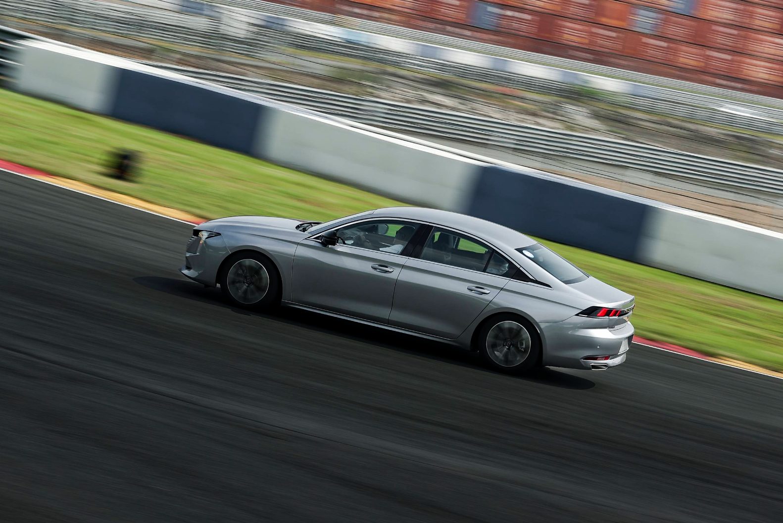 十八般武艺齐上阵！标致新508L如何拿捏国际赛道？ - 知乎