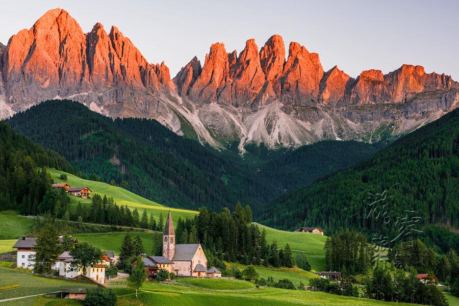 阿尔卑斯山最美地方之一，意大利多洛米蒂（Dolomiti）的小镇，坐公车就能到达 - 知乎