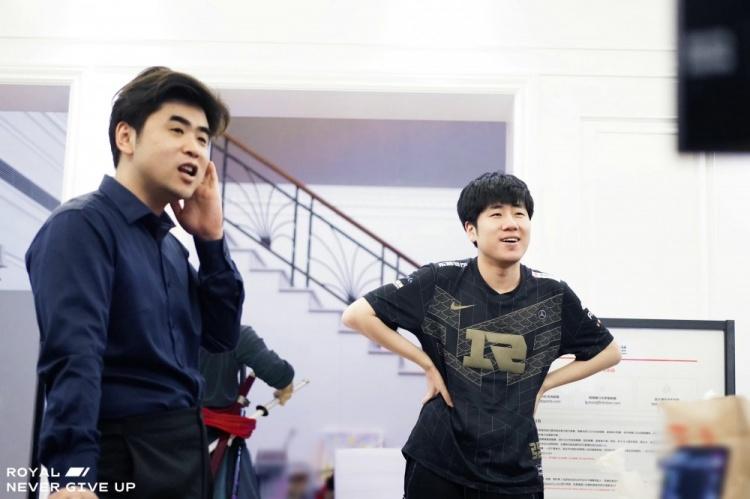 LOL：RNG被V5吊打！三路劣势全部暴露，Uzi当场说出这句话！ - 知乎