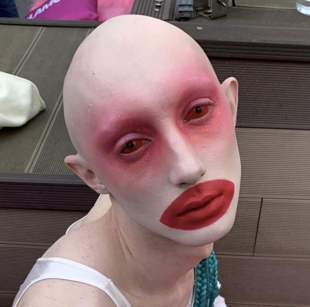 俄罗斯艺术家Gena Marvin，以伤痛创作挑衅性梦魇般的作品。 - 知乎