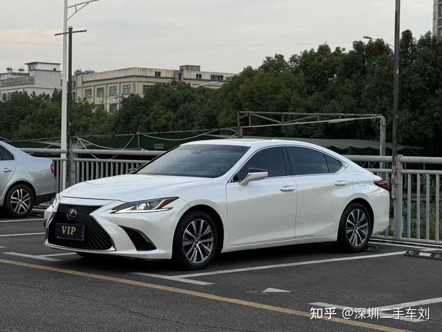 雷克萨斯ES260卓越版 - 知乎