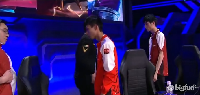 《KPL人物志之梦泪》以一己之力修改机制的男人，英雄终将落幕，传奇依旧生辉 - 知乎