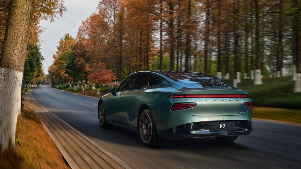 比特斯拉降完价更便宜，全新小鹏P7续航或超700km，没800V也行？ - 知乎