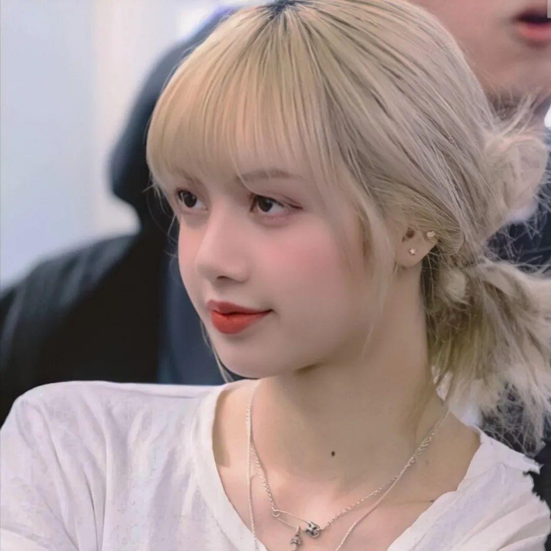 Lisa.最新头像合集 - 知乎