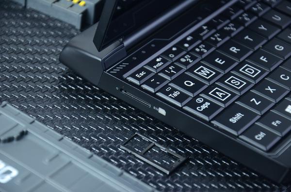 壹号本One-GX1 Pro迷你游戏本评测：7英寸屏，酷炫高达外观 - 知乎
