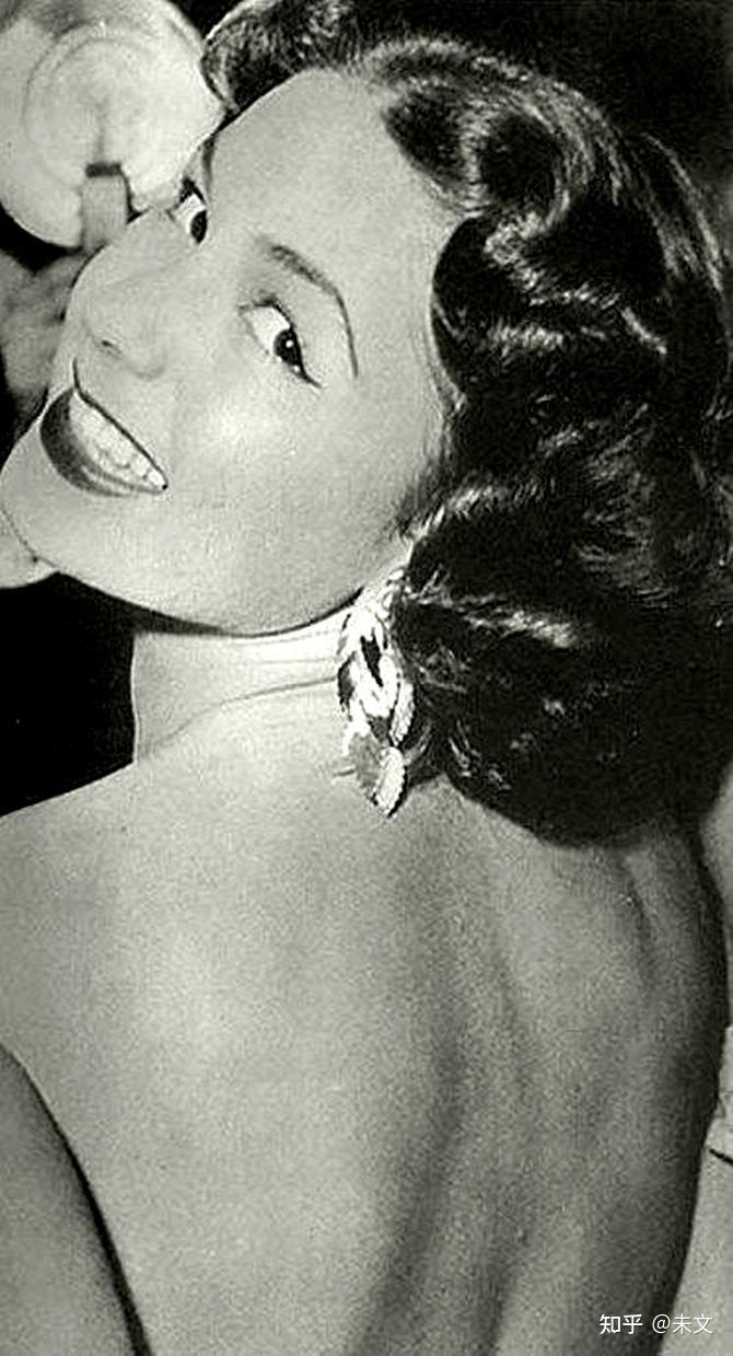 Female 埃及 安蒂格·科斯坦德（Antigone Costanda） - 知乎