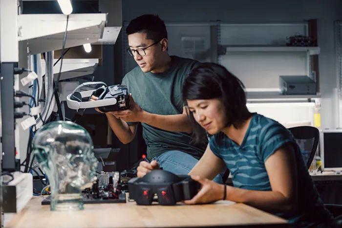 Meta深度分享：变焦头显以及用光场技术实现无重投影MR透视 - 知乎