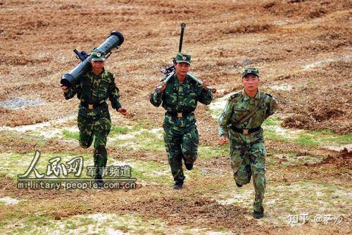 解放军步兵手中的火箭大炮：用了20多年的PF98式120毫米火箭筒 - 知乎