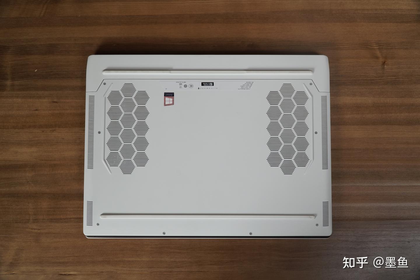 四个风扇的性能怪兽——外星人Alienware X17 外观&拆机 - 知乎