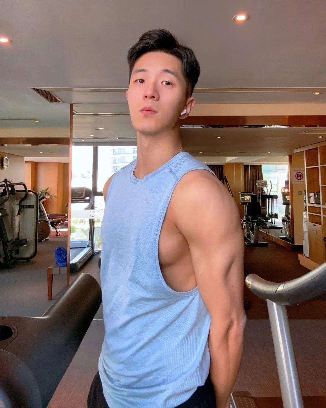 浙江186cm腹肌体育生,这臀围也太诱人了 知乎