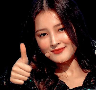 00后韩国女艺人Nancy，后台换衣全程被拍！ - 知乎