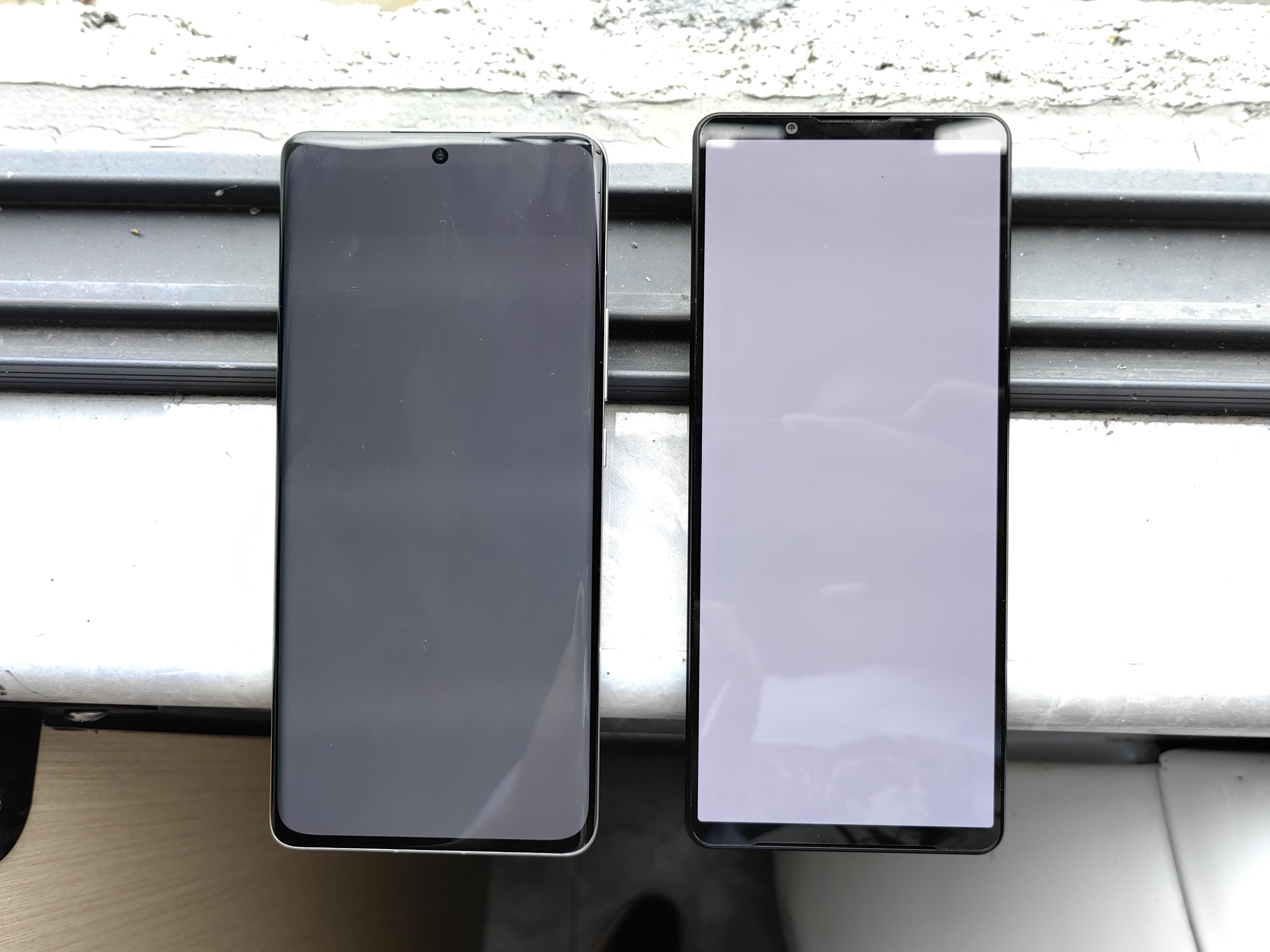 综合来看，索尼xperia 1 iv和xperia 1 iii哪个更值得入手？