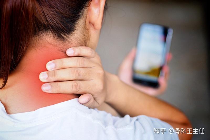 每天玩手机超过4小时，脖子和肩膀会发生什么变化？来看一份研究 - 知乎