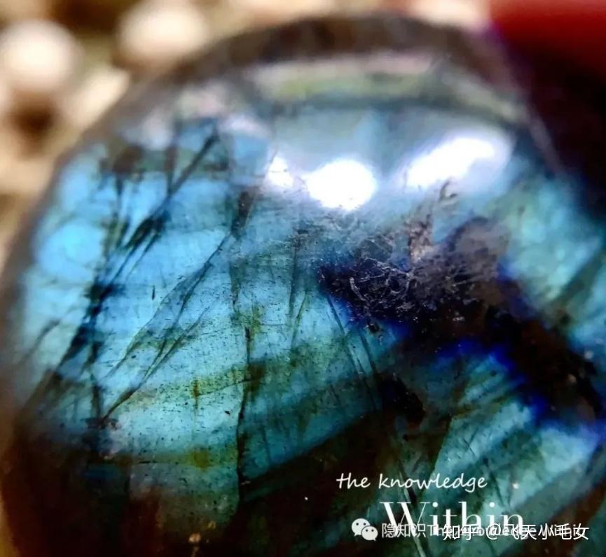 拉长石Labradorite：“经历灵魂暗夜时，换个角度，就能重新看见爱与光” | 水晶矿石与瑜伽 - 知乎