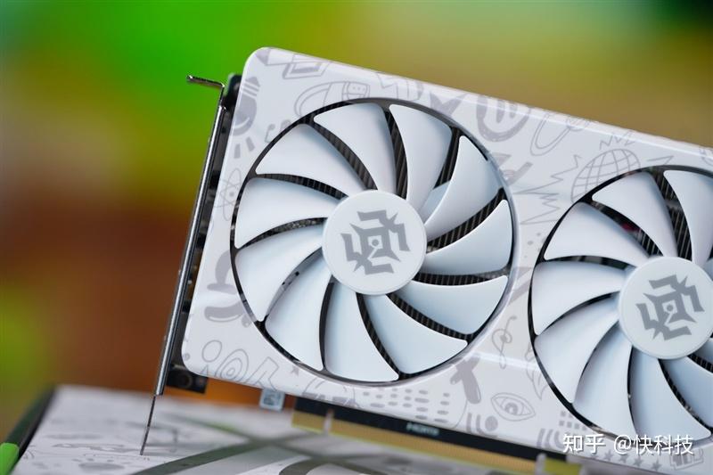 一眼看去就与众不同的白色显卡！索泰RTX 4060 X-GAMING OC欧泊白评测：比公版更强更静音 - 知乎