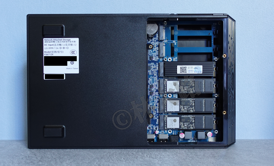 华硕发布全球首款12盘位全固态NAS——FS6712X，你要的极速、静音、六边形战士测评来了