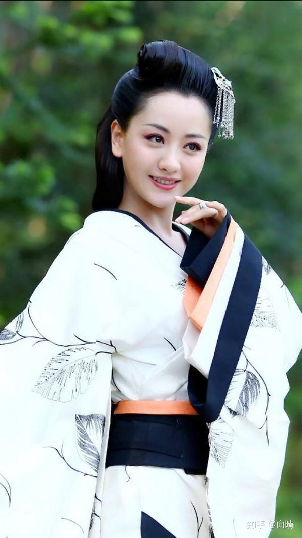 拒绝潜规则被伤害的6位明星：戚薇被删光戏份，李现蒋欣差点退圈 知乎