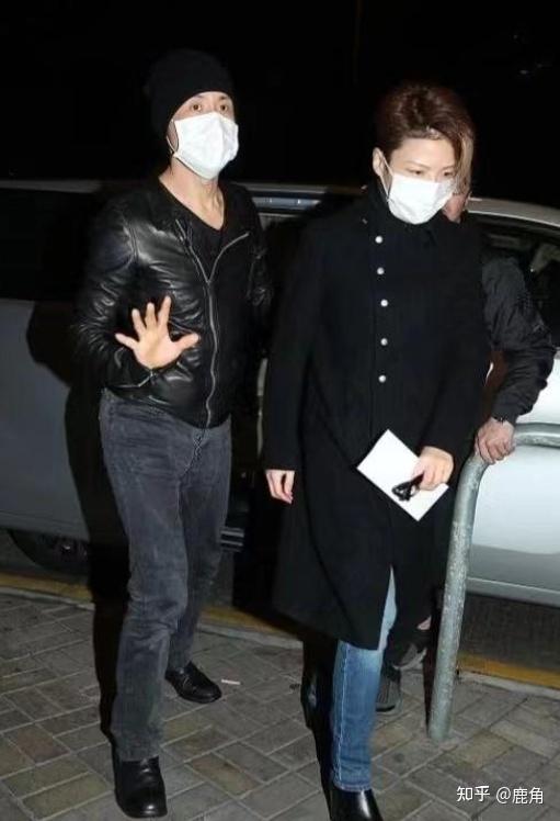 张学友夫妇罕见合体，57岁罗美薇一头短发酷飒似女霸总，他在身后亦步亦趋似跟班 - 知乎