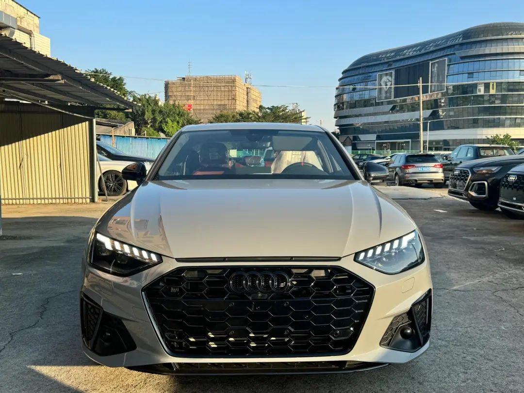 新车丨25款奥迪A4L实车到店，增logo车贴/换12点方向盘，标配30色氛围灯 - 知乎